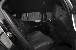 Black Volvo V60 2015 in Jelgava, with an engine capacity of 2.40 L and mileage of 242 thousand km for 10900 €, photo 20 on AUTOMOTO.COM.LV