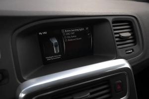 Black Volvo V60 2015 in Jelgava, with an engine capacity of 2.40 L and mileage of 242 thousand km for 10900 €, photo 22 on AUTOMOTO.COM.LV