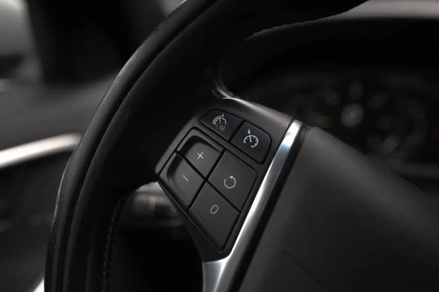 Black Volvo V60 2015 in Jelgava, with an engine capacity of 2.40 L and mileage of 242 thousand km for 10900 €, photo 24 on AUTOMOTO.COM.LV