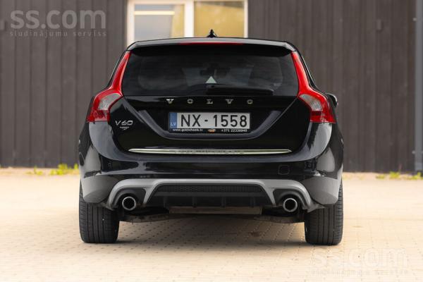 Melns Volvo V60 2015 Jelgava, ar dzinēja tilpumu 2.40 L un nobraukumu 242 tūkst. km par 9900 €, foto 6 vietnē AUTOMOTO.COM.LV