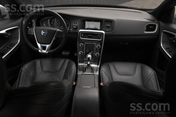 Melns Volvo V60 2015 Jelgava, ar dzinēja tilpumu 2.40 L un nobraukumu 242 tūkst. km par 9900 €, foto 8 vietnē AUTOMOTO.COM.LV