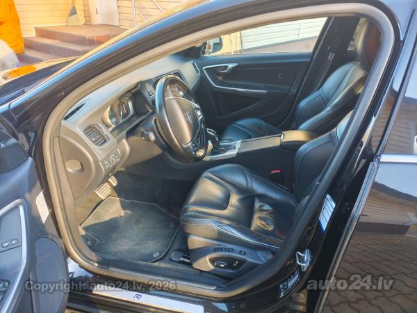 Melns Volvo V60 2015 Kohtla-Jerve, ar dzinēja tilpumu 2.40 L un nobraukumu 265 tūkst. km par 9500 €, foto 10 vietnē AUTOMOTO.COM.LV