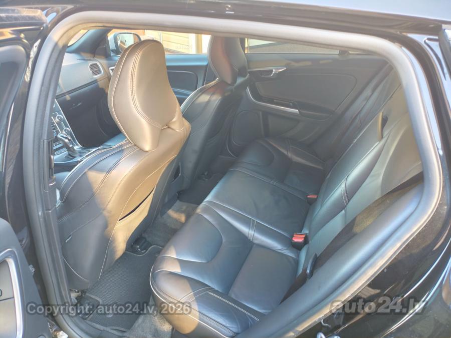 Черный Вольво B60 2015 в Кохтла-Ярве, объемом двигателя 2.40 л и пробегом 265 тыс. км за 9500 €, фото 14 на AUTOMOTO.COM.LV