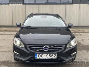 Black Volvo V60 2015 in Riga, with an engine capacity of 2.40 L and mileage of 218 thousand km for 10990 €, photo 3 on AUTOMOTO.COM.LV