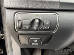 Black Volvo V60 2015 in Riga, with an engine capacity of 2.40 L and mileage of 218 thousand km for 10990 €, photo 16 on AUTOMOTO.COM.LV