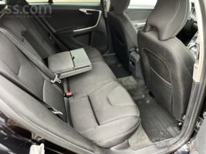 Black Volvo V60 2015 in Riga, with an engine capacity of 2.40 L and mileage of 218 thousand km for 10990 €, photo 20 on AUTOMOTO.COM.LV