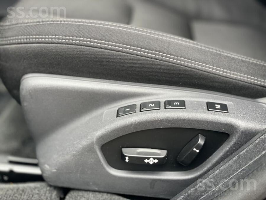 Black Volvo V60 2015 in Riga, with an engine capacity of 2.40 L and mileage of 218 thousand km for 10990 €, photo 22 on AUTOMOTO.COM.LV