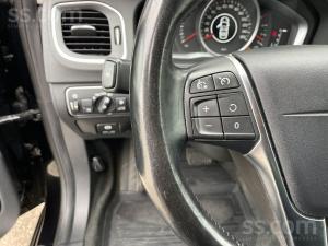 Black Volvo V60 2015 in Riga, with an engine capacity of 2.40 L and mileage of 218 thousand km for 10990 €, photo 23 on AUTOMOTO.COM.LV