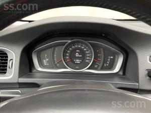 Black Volvo V60 2015 in Riga, with an engine capacity of 2.40 L and mileage of 218 thousand km for 10990 €, photo 24 on AUTOMOTO.COM.LV