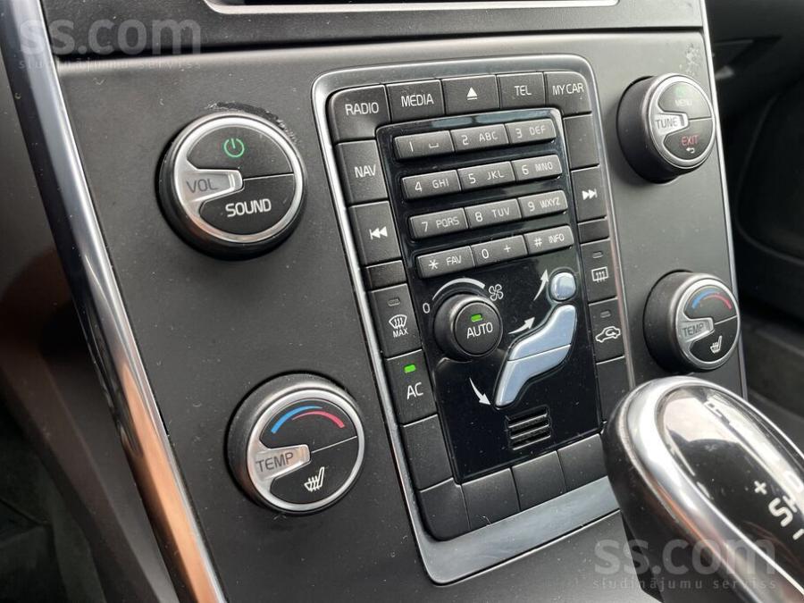 Black Volvo V60 2015 in Riga, with an engine capacity of 2.40 L and mileage of 218 thousand km for 10990 €, photo 25 on AUTOMOTO.COM.LV