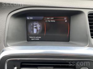 Black Volvo V60 2015 in Riga, with an engine capacity of 2.40 L and mileage of 218 thousand km for 10990 €, photo 26 on AUTOMOTO.COM.LV