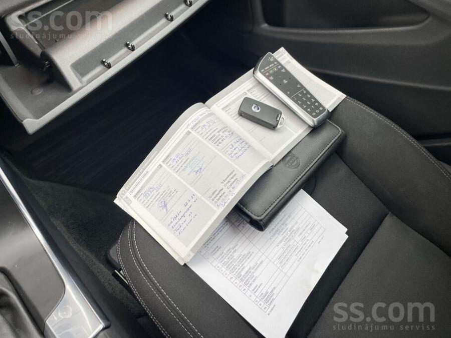 Black Volvo V60 2015 in Riga, with an engine capacity of 2.40 L and mileage of 218 thousand km for 10990 €, photo 28 on AUTOMOTO.COM.LV