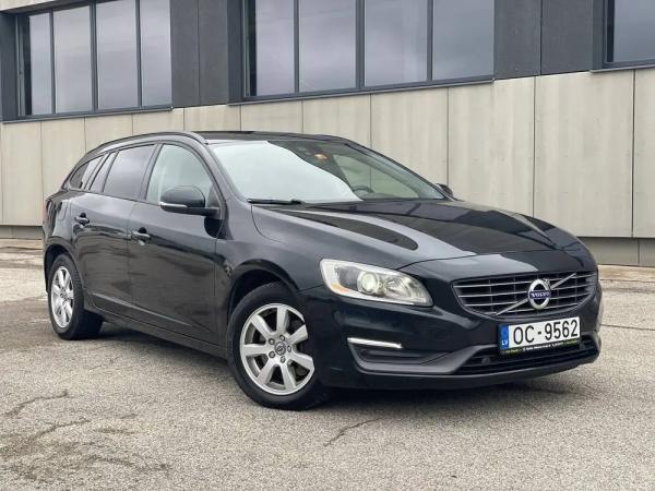 Black Volvo V60 2015 in Sigulda, with an engine capacity of 2.40 L and mileage of 218 thousand km for 10990 €, photo 3 on AUTOMOTO.COM.LV