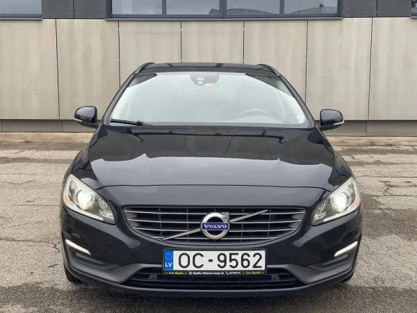 Melns Volvo V60 2015 Sigulda, ar dzinēja tilpumu 2.40 L un nobraukumu 218 tūkst. km par 10990 €, foto 2 vietnē AUTOMOTO.COM.LV