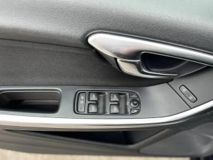 Черный Вольво B60 2015 в Сигулда, объемом двигателя 2.40 л и пробегом 218 тыс. км за 10990 €, фото 15 на AUTOMOTO.COM.LV