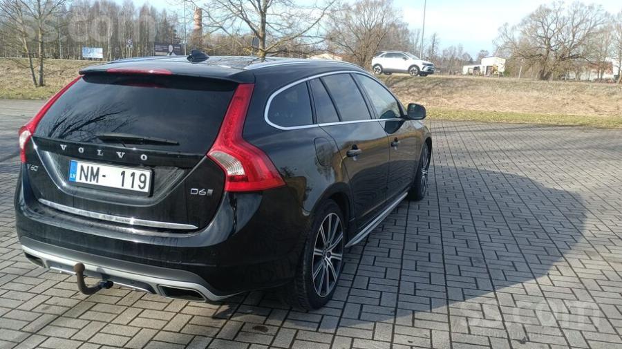 Черный Вольво B60 2015 в Лиепая, объемом двигателя 2.40 л и пробегом 220 тыс. км за 11500 €, фото 4 на AUTOMOTO.COM.LV