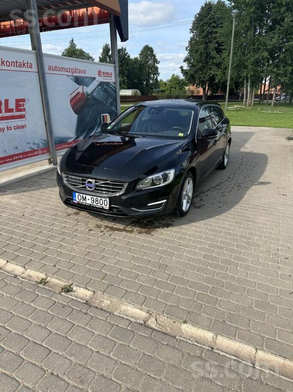 Melns Volvo V60 2015 Balvi, ar dzinēja tilpumu 2.40 L un nobraukumu 0 tūkst. km par 7540 €, foto 1 vietnē AUTOMOTO.COM.LV