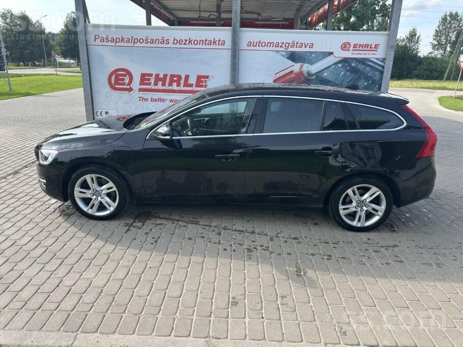 Melns Volvo V60 2015 Balvi, ar dzinēja tilpumu 2.40 L un nobraukumu 0 tūkst. km par 7540 €, foto 4 vietnē AUTOMOTO.COM.LV