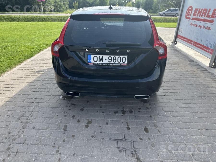 Melns Volvo V60 2015 Balvi, ar dzinēja tilpumu 2.40 L un nobraukumu 0 tūkst. km par 7540 €, foto 5 vietnē AUTOMOTO.COM.LV
