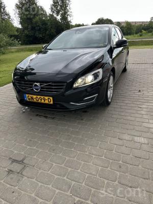 Melns Volvo V60 2015 Balvi, ar dzinēja tilpumu 2.40 L un nobraukumu 0 tūkst. km par 7540 €, foto 7 vietnē AUTOMOTO.COM.LV