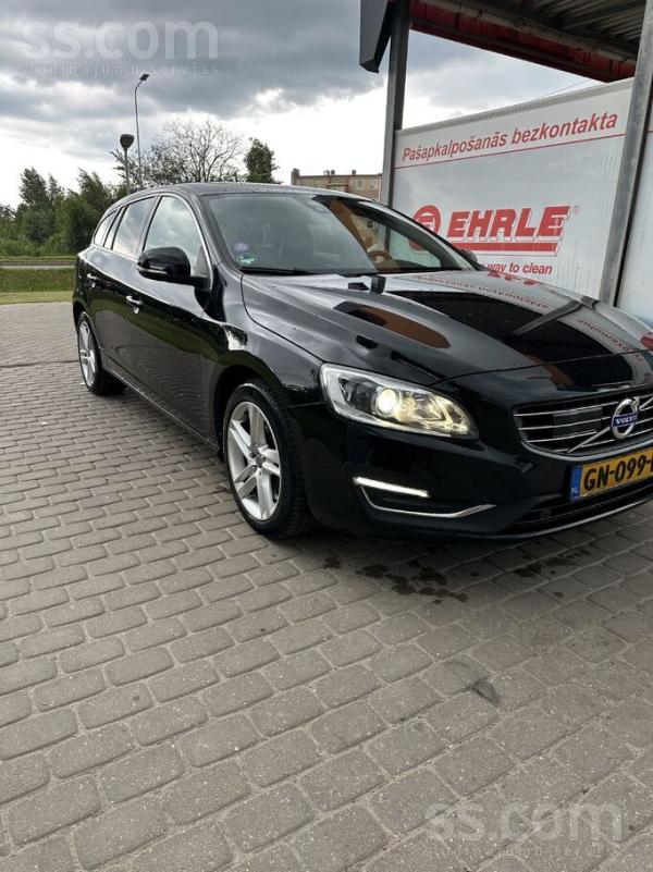 Melns Volvo V60 2015 Balvi, ar dzinēja tilpumu 2.40 L un nobraukumu 0 tūkst. km par 7540 €, foto 7 vietnē AUTOMOTO.COM.LV