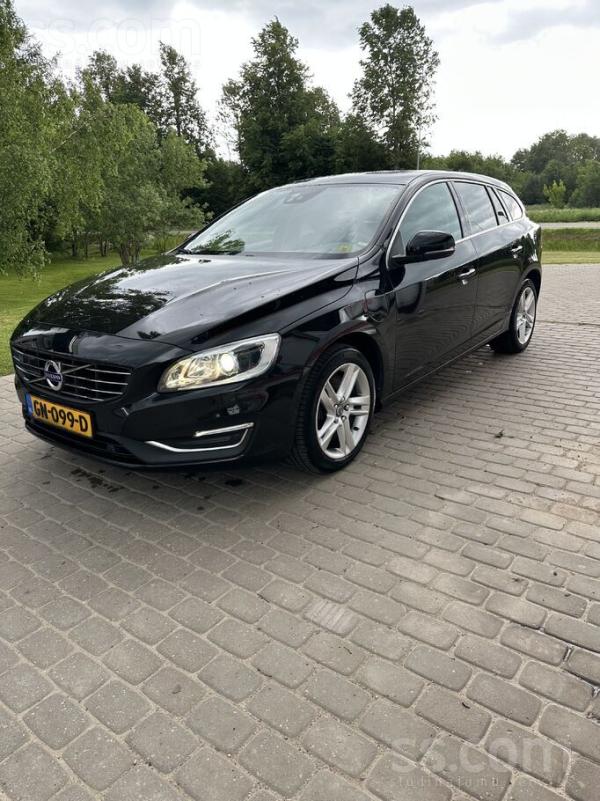 Melns Volvo V60 2015 Balvi, ar dzinēja tilpumu 2.40 L un nobraukumu 0 tūkst. km par 7540 €, foto 8 vietnē AUTOMOTO.COM.LV
