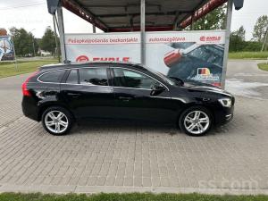 Melns Volvo V60 2015 Balvi, ar dzinēja tilpumu 2.40 L un nobraukumu 0 tūkst. km par 7540 €, foto 10 vietnē AUTOMOTO.COM.LV