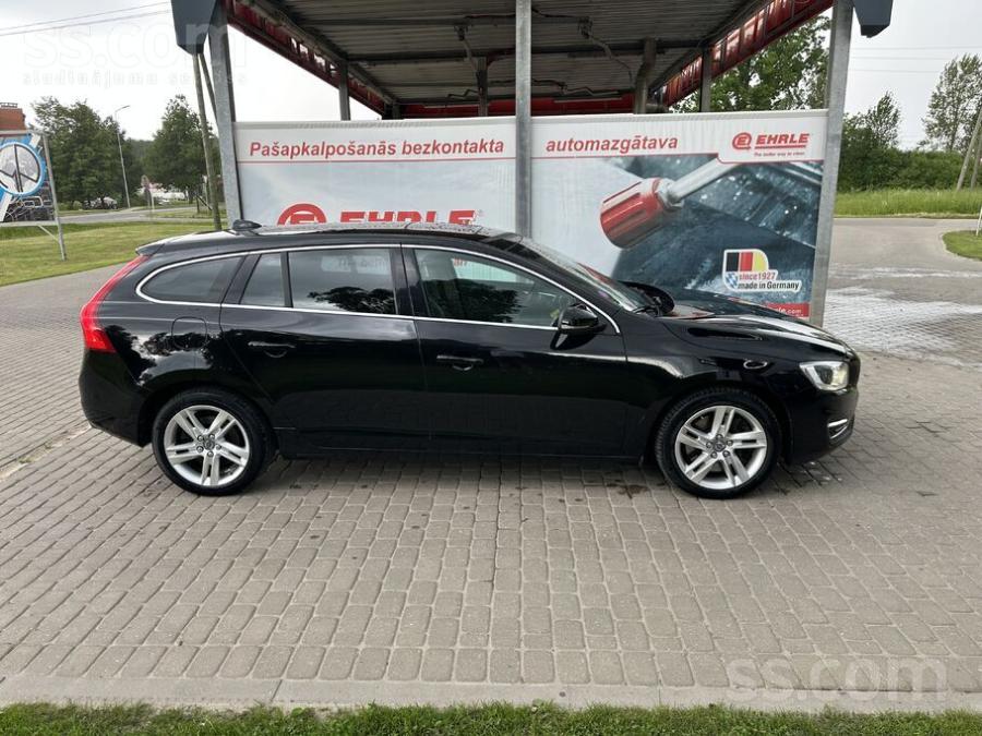 Melns Volvo V60 2015 Balvi, ar dzinēja tilpumu 2.40 L un nobraukumu 0 tūkst. km par 7540 €, foto 10 vietnē AUTOMOTO.COM.LV
