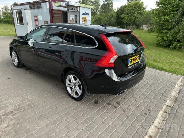 Melns Volvo V60 2015 Balvi, ar dzinēja tilpumu 2.40 L un nobraukumu 0 tūkst. km par 7540 €, foto 10 vietnē AUTOMOTO.COM.LV