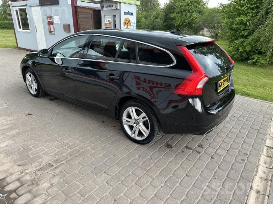 Melns Volvo V60 2015 Balvi, ar dzinēja tilpumu 2.40 L un nobraukumu 0 tūkst. km par 7540 €, foto 12 vietnē AUTOMOTO.COM.LV
