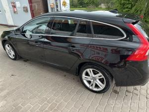 Melns Volvo V60 2015 Balvi, ar dzinēja tilpumu 2.40 L un nobraukumu 0 tūkst. km par 7540 €, foto 13 vietnē AUTOMOTO.COM.LV