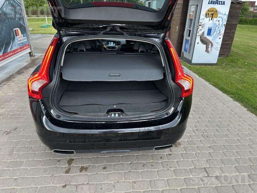 Melns Volvo V60 2015 Balvi, ar dzinēja tilpumu 2.40 L un nobraukumu 0 tūkst. km par 7540 €, foto 14 vietnē AUTOMOTO.COM.LV