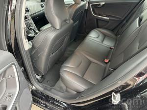 Melns Volvo V60 2015 Balvi, ar dzinēja tilpumu 2.40 L un nobraukumu 0 tūkst. km par 7540 €, foto 15 vietnē AUTOMOTO.COM.LV
