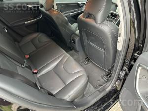 Melns Volvo V60 2015 Balvi, ar dzinēja tilpumu 2.40 L un nobraukumu 0 tūkst. km par 7540 €, foto 16 vietnē AUTOMOTO.COM.LV
