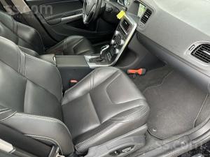 Melns Volvo V60 2015 Balvi, ar dzinēja tilpumu 2.40 L un nobraukumu 0 tūkst. km par 7540 €, foto 17 vietnē AUTOMOTO.COM.LV