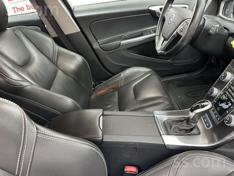 Melns Volvo V60 2015 Balvi, ar dzinēja tilpumu 2.40 L un nobraukumu 0 tūkst. km par 7540 €, foto 18 vietnē AUTOMOTO.COM.LV