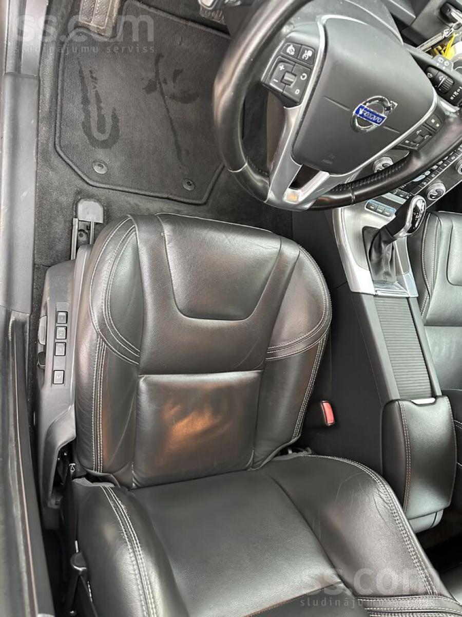 Melns Volvo V60 2015 Balvi, ar dzinēja tilpumu 2.40 L un nobraukumu 0 tūkst. km par 7540 €, foto 19 vietnē AUTOMOTO.COM.LV