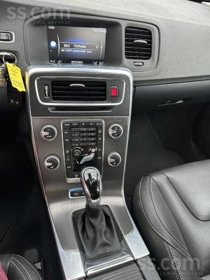 Melns Volvo V60 2015 Balvi, ar dzinēja tilpumu 2.40 L un nobraukumu 0 tūkst. km par 7540 €, foto 21 vietnē AUTOMOTO.COM.LV