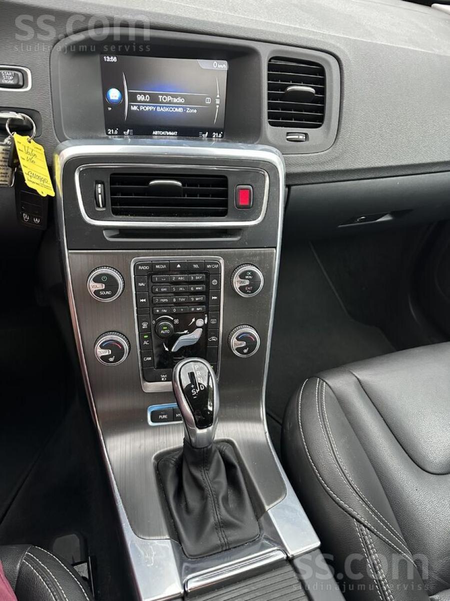 Melns Volvo V60 2015 Balvi, ar dzinēja tilpumu 2.40 L un nobraukumu 0 tūkst. km par 7540 €, foto 21 vietnē AUTOMOTO.COM.LV