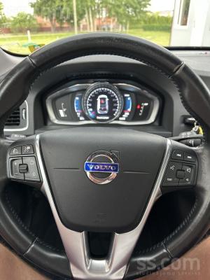 Melns Volvo V60 2015 Balvi, ar dzinēja tilpumu 2.40 L un nobraukumu 0 tūkst. km par 7540 €, foto 22 vietnē AUTOMOTO.COM.LV