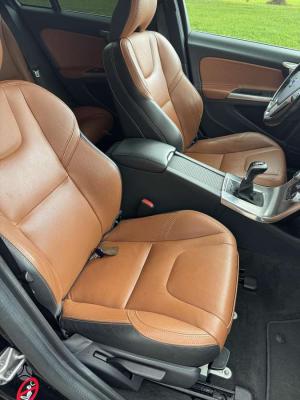 Black Volvo V60 2015 in Siauliai, with an engine capacity of 1.97 L and mileage of 272 thousand km for 6000 €, photo  on AUTOMOTO.COM.LV