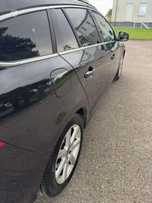Black Volvo V60 2015 in Siauliai, with an engine capacity of 1.97 L and mileage of 272 thousand km for 6000 €, photo 5 on AUTOMOTO.COM.LV