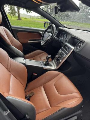 Black Volvo V60 2015 in Siauliai, with an engine capacity of 1.97 L and mileage of 272 thousand km for 6000 €, photo 6 on AUTOMOTO.COM.LV