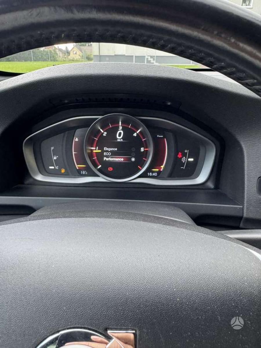 Black Volvo V60 2015 in Siauliai, with an engine capacity of 1.97 L and mileage of 272 thousand km for 6000 €, photo 11 on AUTOMOTO.COM.LV
