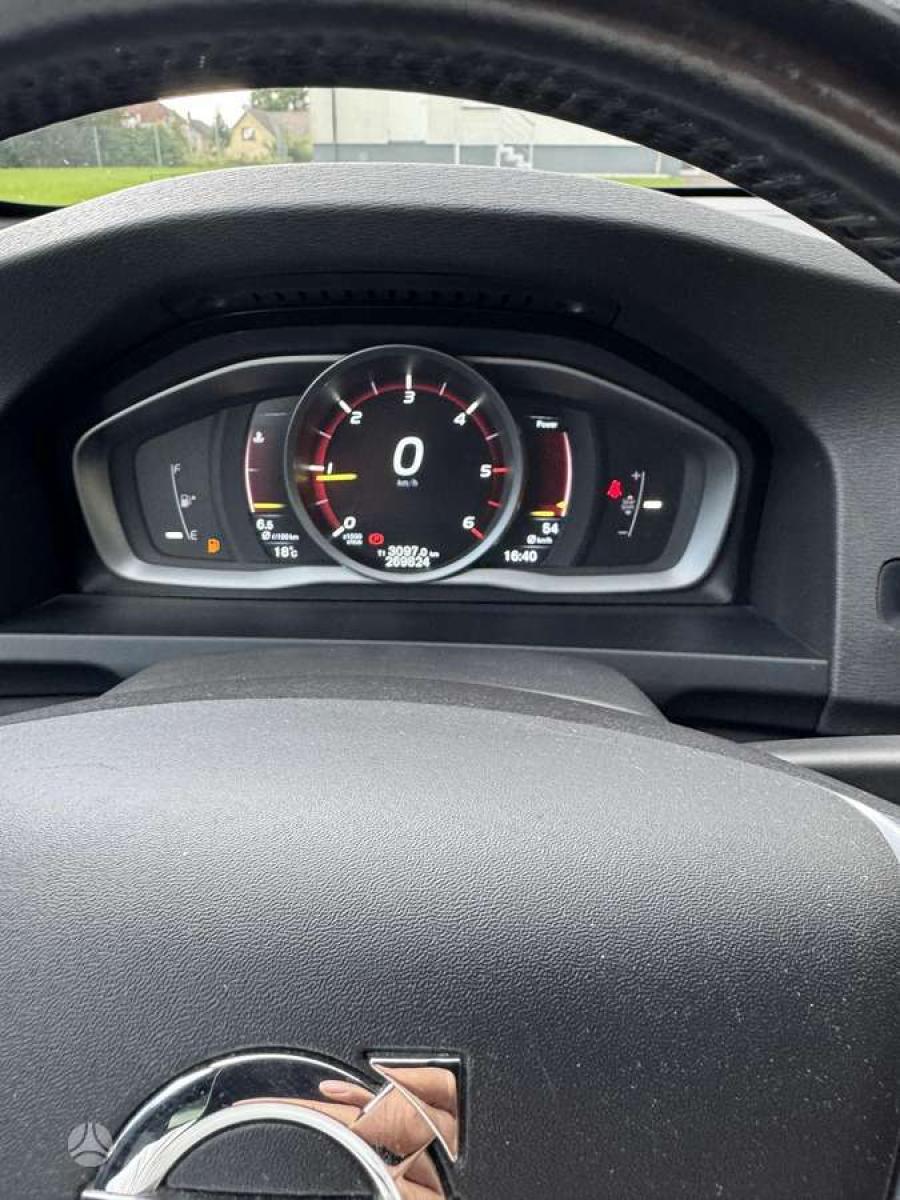 Black Volvo V60 2015 in Siauliai, with an engine capacity of 1.97 L and mileage of 272 thousand km for 6000 €, photo 13 on AUTOMOTO.COM.LV