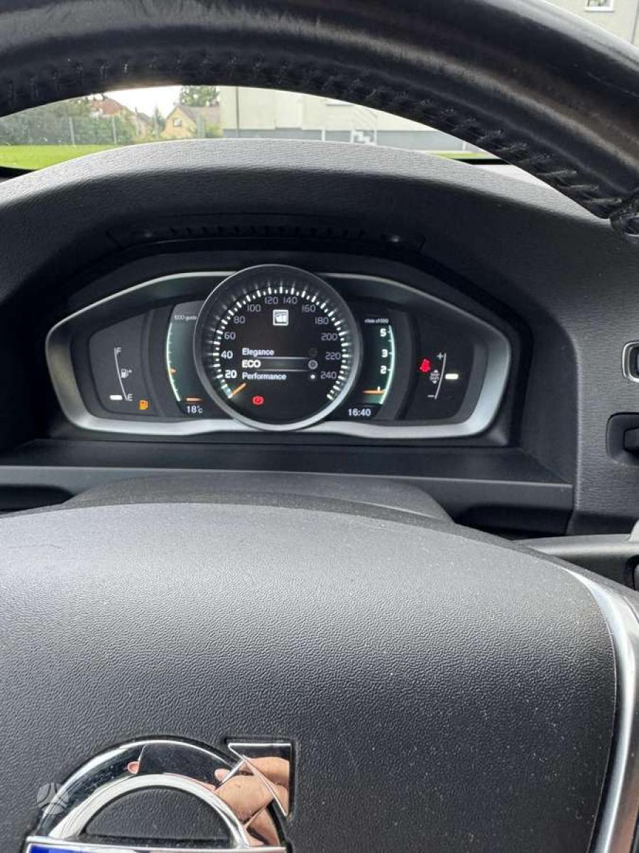 Black Volvo V60 2015 in Siauliai, with an engine capacity of 1.97 L and mileage of 272 thousand km for 6000 €, photo 14 on AUTOMOTO.COM.LV