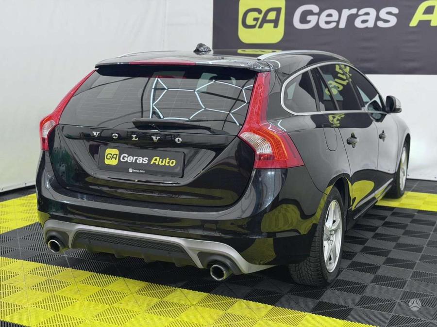 Melns Volvo V60 2015 Viļņa, ar dzinēja tilpumu 1.97 L un nobraukumu 236 tūkst. km par 5999 €, foto 5 vietnē AUTOMOTO.COM.LV