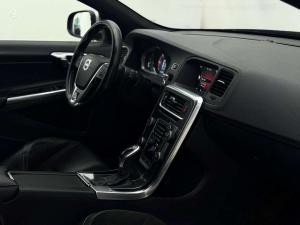 Melns Volvo V60 2015 Viļņa, ar dzinēja tilpumu 1.97 L un nobraukumu 236 tūkst. km par 5999 €, foto 16 vietnē AUTOMOTO.COM.LV