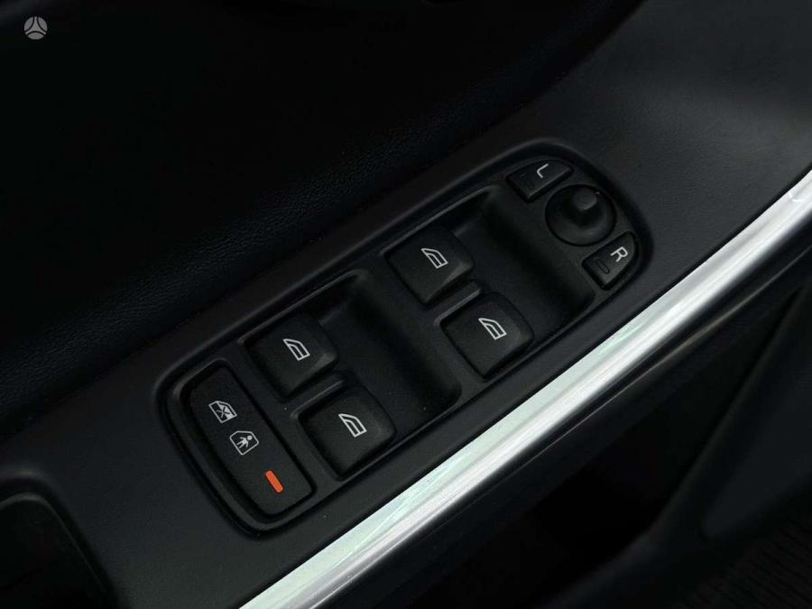 Melns Volvo V60 2015 Viļņa, ar dzinēja tilpumu 1.97 L un nobraukumu 236 tūkst. km par 5999 €, foto 20 vietnē AUTOMOTO.COM.LV