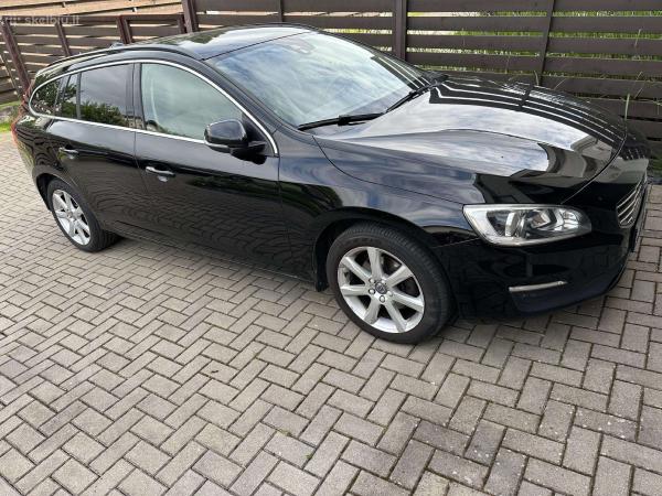 Black Volvo V60 2015 in Vilnius, with an engine capacity of 2.00 L and mileage of 242 thousand km for 7700 €, photo 1 on AUTOMOTO.COM.LV